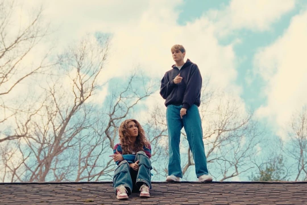 ジェイク、トリー・ケリーとのコラボとなる新曲“This Is What Floating Feels Like”が公開 | NME Japan